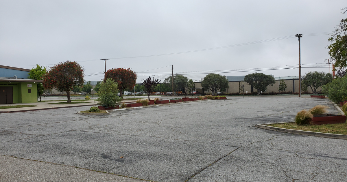 Rent Parking Lot in Hawthorne