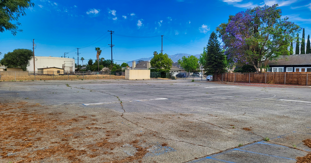 Rent Parking Lot - Back in Azusa