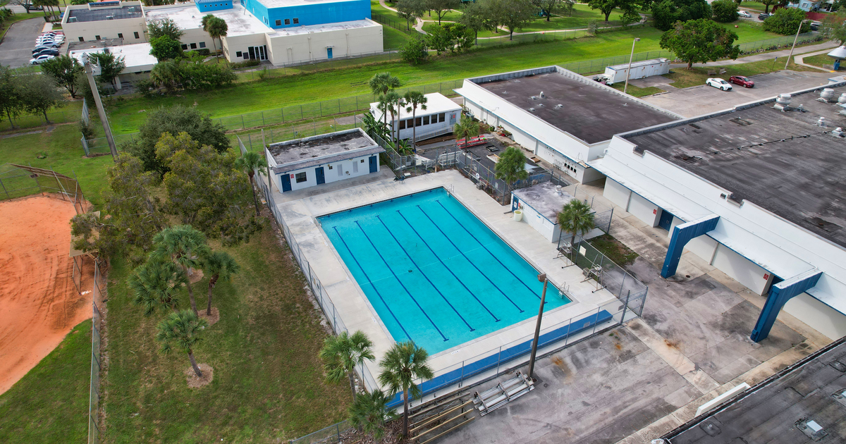 Rent Pool in Hollywood