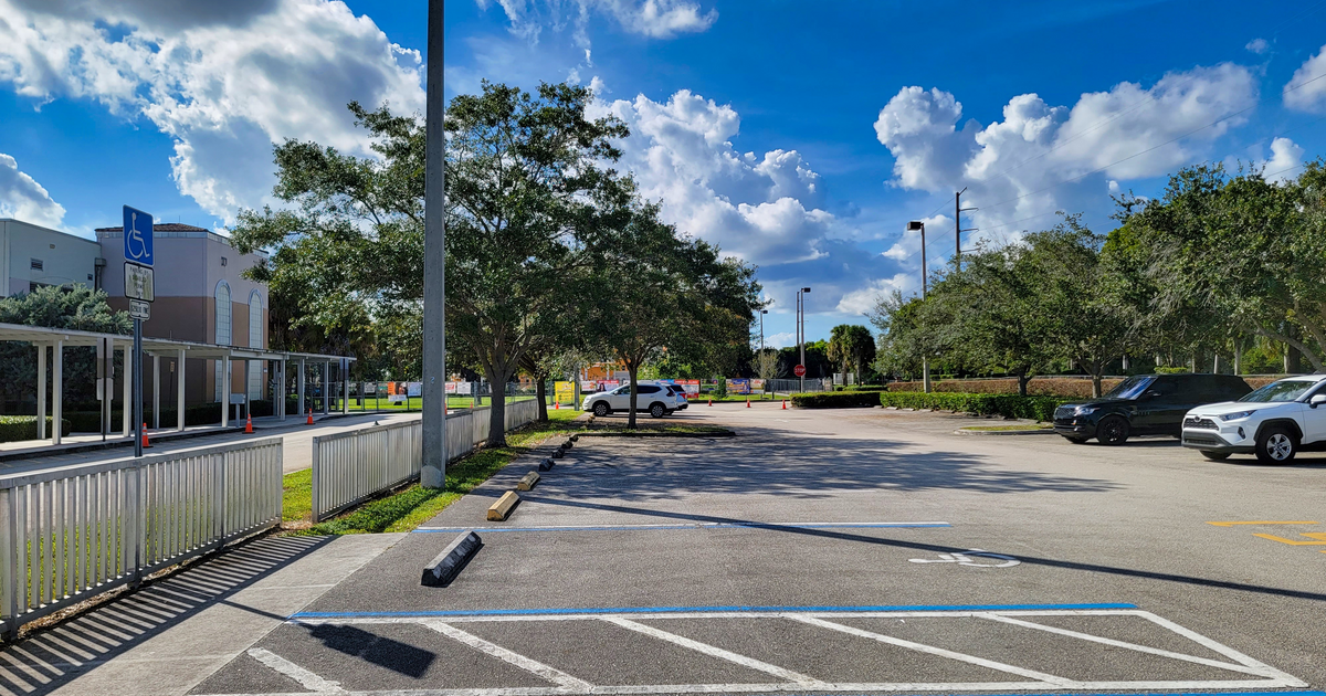 Rent Parking Lot - Front in Miramar
