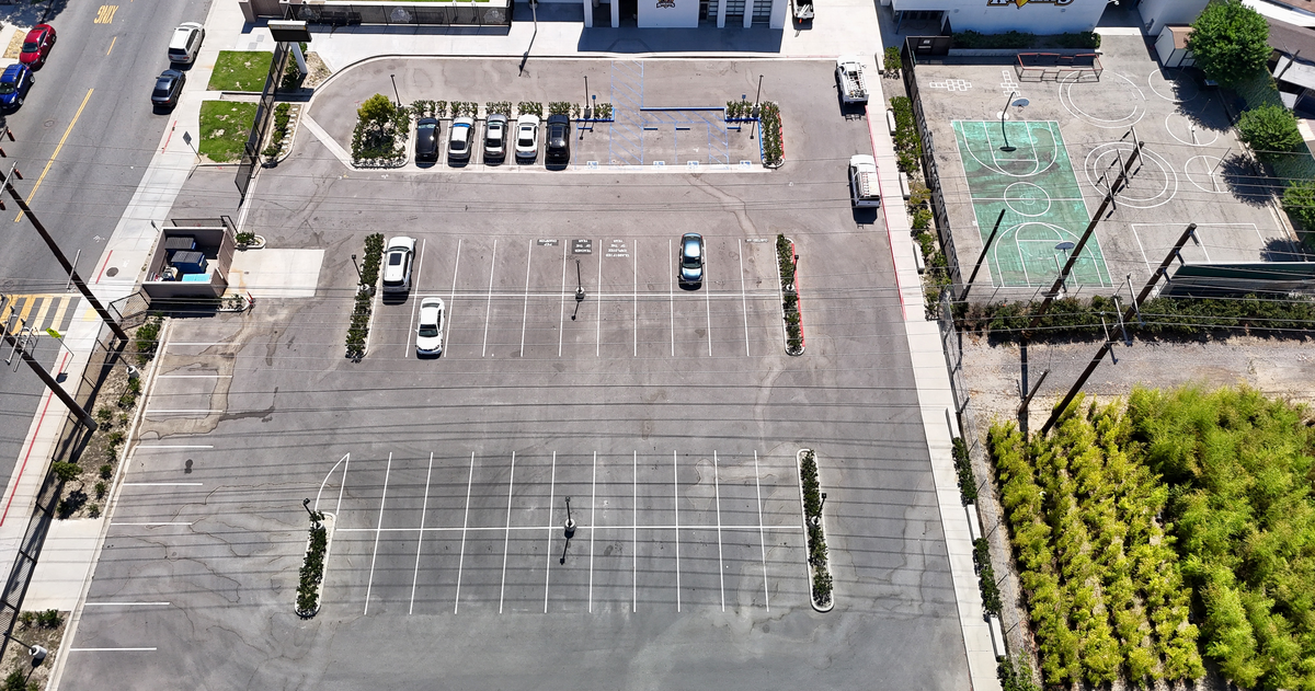Rent Parking Lot in Paramount
