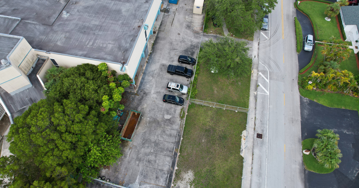 Rent Parking Lot - Staff in Miami