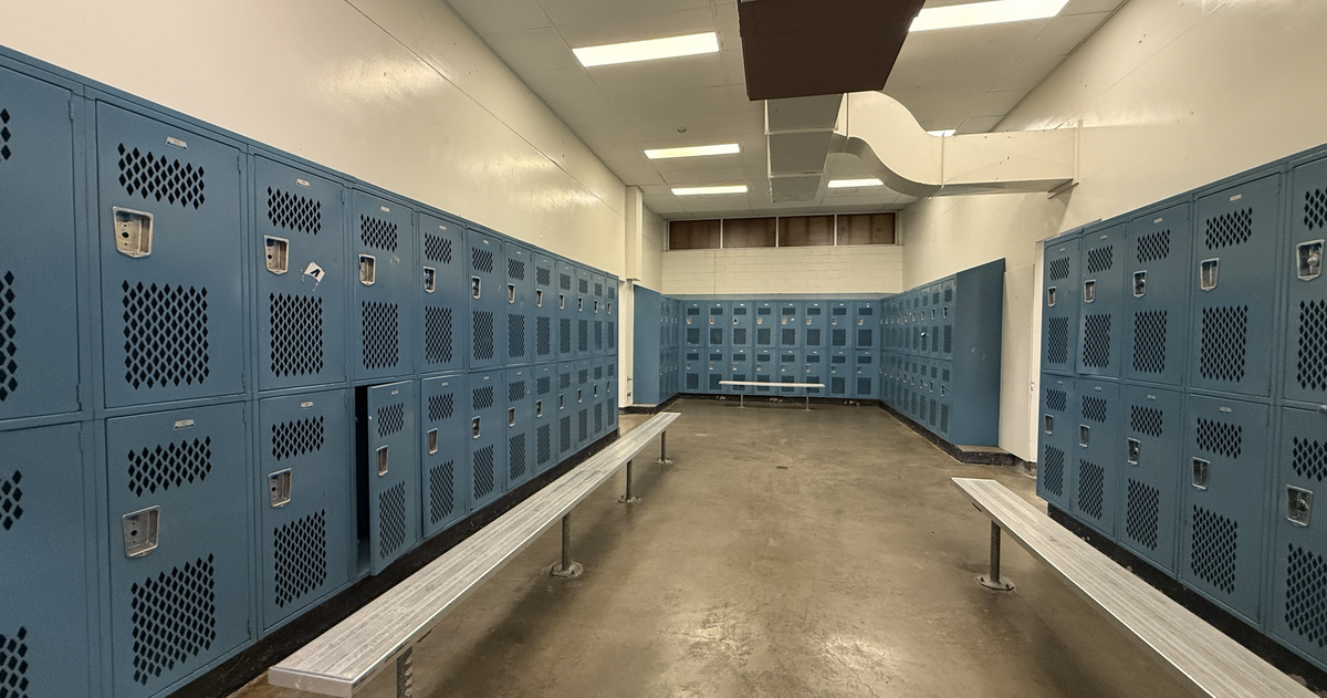 Rent Locker Room - Boys in Irvine