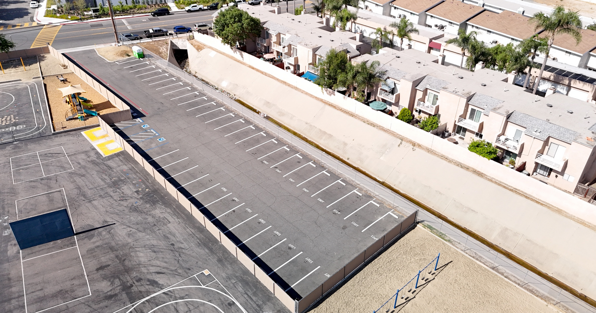 Rent Parking Lot - Staff in Orange